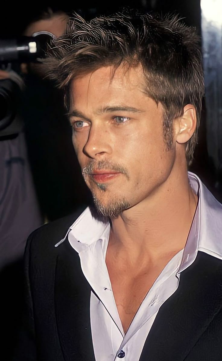 Brad Pitt’s Tyler Durden Haircut: Length, Styling & Barber Guide